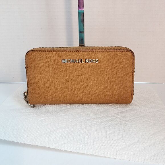 Michael Kors | Bags | Michael Kors Wristlet Wallet Jet Set Travel ...